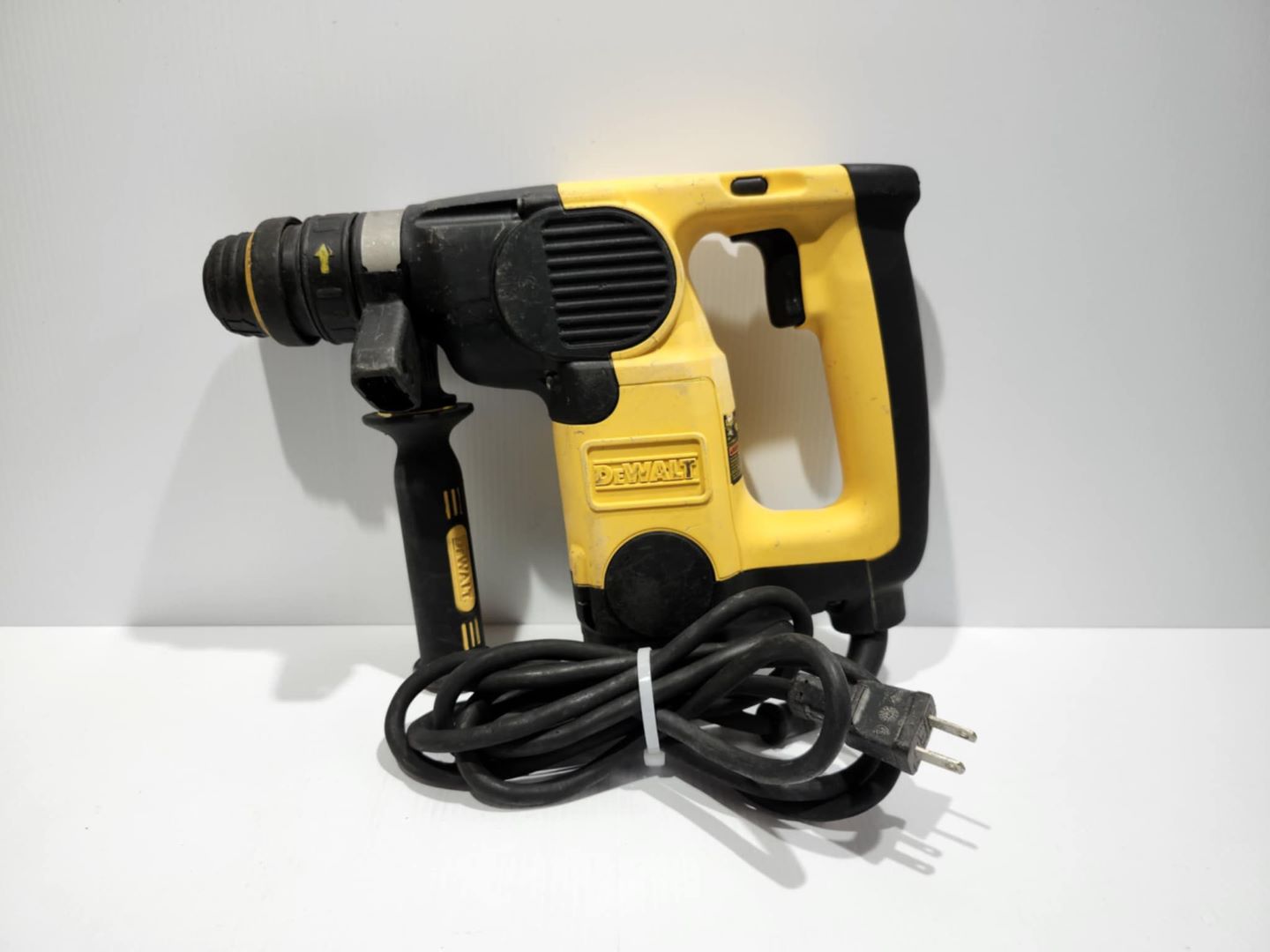 MARTEAU PERFORATEUR DEWALT D2330 - Instant comptant