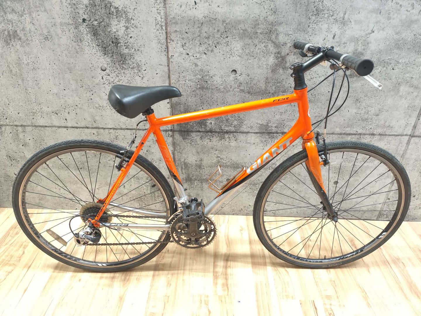 VELO HYBRIDE CADRE: 21'' ROUE: 28'' GIANT FCR2 - Instant comptant